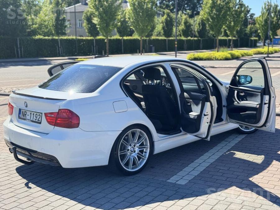 White BMW 318 2009 in Riga, with an engine capacity of 2.00 L and mileage of 332 thousand km for 4999 €, photo 4 on AUTOMOTO.COM.LV