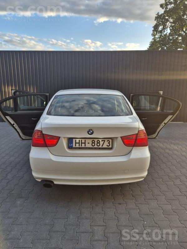 White BMW 318 2009 in Jelgava, with an engine capacity of 2.00 L and mileage of 220 thousand km for 4800 €, photo 6 on AUTOMOTO.COM.LV