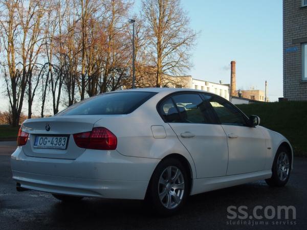White BMW 318 2010 in Tukums, with an engine capacity of 2.00 L and mileage of 226 thousand km for 5599 €, photo 1 on AUTOMOTO.COM.LV