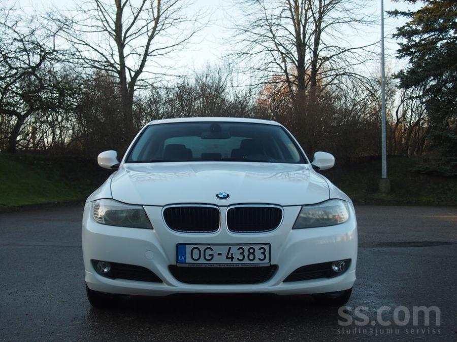 White BMW 318 2010 in Tukums, with an engine capacity of 2.00 L and mileage of 226 thousand km for 5599 €, photo 3 on AUTOMOTO.COM.LV