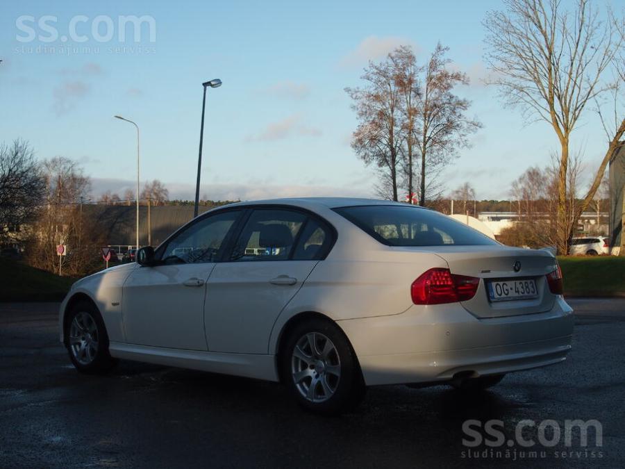 White BMW 318 2010 in Tukums, with an engine capacity of 2.00 L and mileage of 226 thousand km for 5599 €, photo 6 on AUTOMOTO.COM.LV