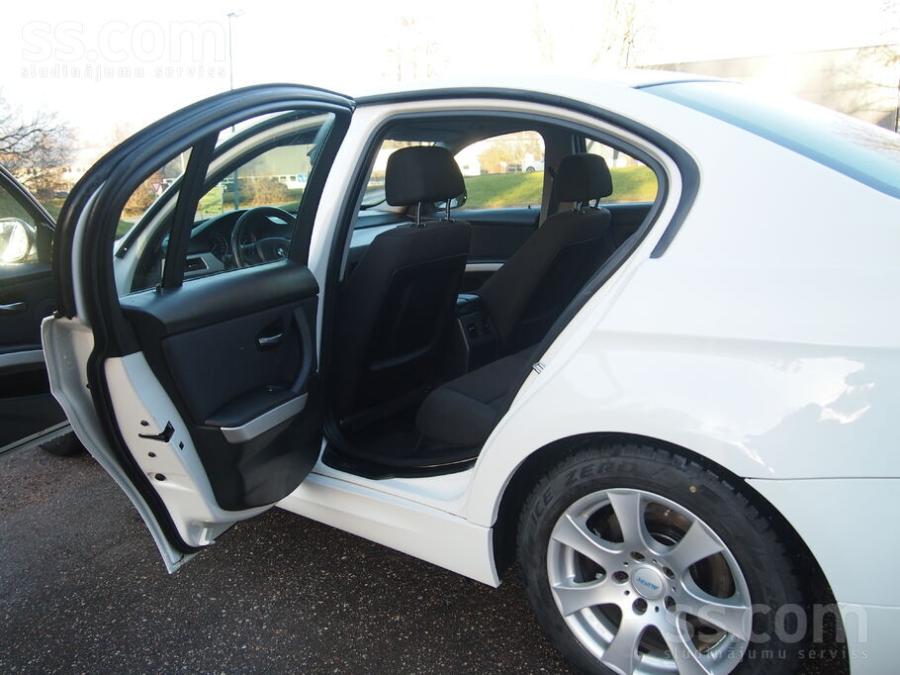 White BMW 318 2010 in Tukums, with an engine capacity of 2.00 L and mileage of 226 thousand km for 5599 €, photo 7 on AUTOMOTO.COM.LV