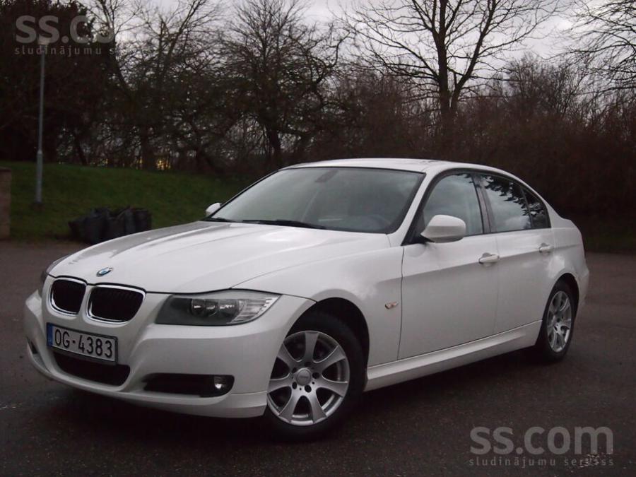 White BMW 318 2010 in Tukums, with an engine capacity of 2.00 L and mileage of 226 thousand km for 5599 €, photo 8 on AUTOMOTO.COM.LV