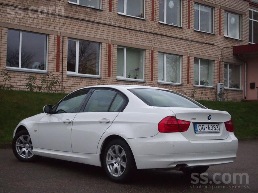 White BMW 318 2010 in Tukums, with an engine capacity of 2.00 L and mileage of 226 thousand km for 5599 €, photo 9 on AUTOMOTO.COM.LV