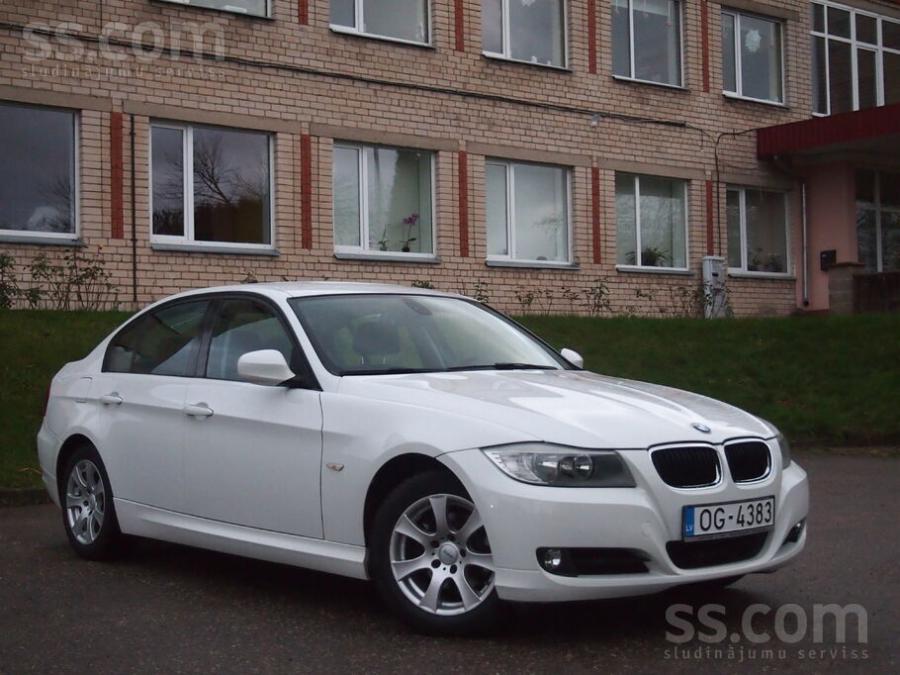 White BMW 318 2010 in Tukums, with an engine capacity of 2.00 L and mileage of 226 thousand km for 5599 €, photo 12 on AUTOMOTO.COM.LV