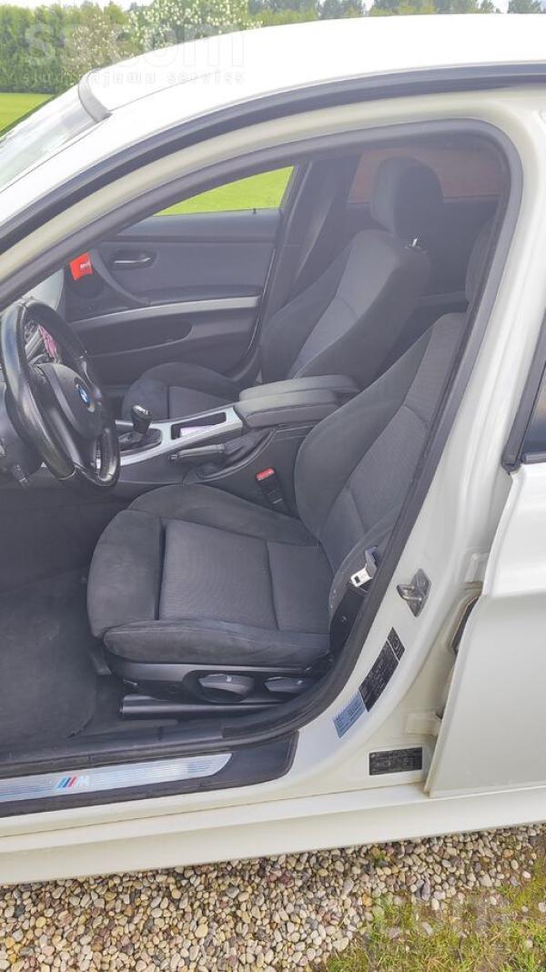 White BMW 318 2010 in Valmiera, with an engine capacity of 2.00 L and mileage of 285 thousand km for 5490 €, photo 5 on AUTOMOTO.COM.LV