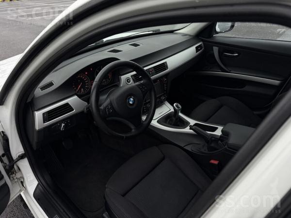 White BMW 318 2010 in Ogre, with an engine capacity of 2.00 L and mileage of 0 thousand km for 4800 €, photo 5 on AUTOMOTO.COM.LV