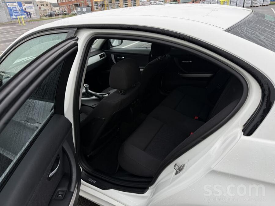 Balts BMW 318 2010 Ogre, ar dzinēja tilpumu 2.00 L un nobraukumu 0 tūkst. km par 4800 €, foto 8 vietnē AUTOMOTO.COM.LV