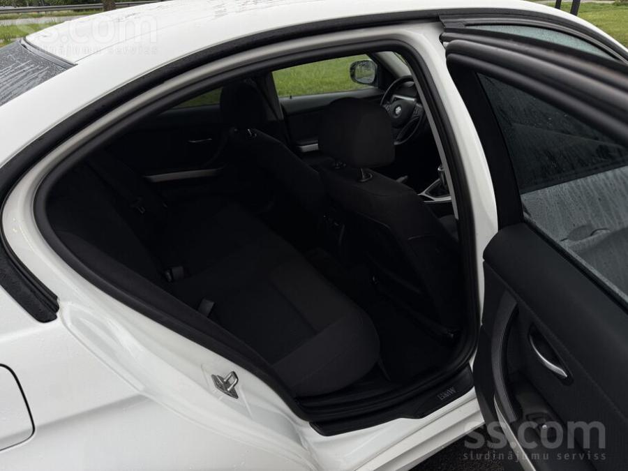 Balts BMW 318 2010 Ogre, ar dzinēja tilpumu 2.00 L un nobraukumu 0 tūkst. km par 4800 €, foto 10 vietnē AUTOMOTO.COM.LV