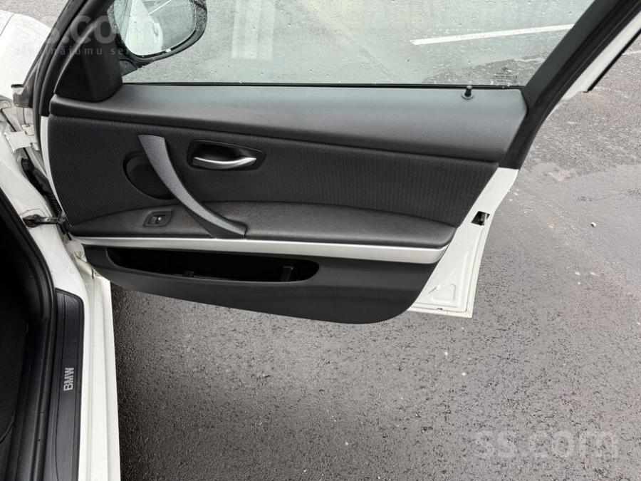 Balts BMW 318 2010 Ogre, ar dzinēja tilpumu 2.00 L un nobraukumu 0 tūkst. km par 4800 €, foto 12 vietnē AUTOMOTO.COM.LV