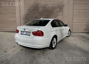 White BMW 318 2011 in Jelgava, with an engine capacity of 2.00 L and mileage of 376 thousand km for 4680 €, photo 7 on AUTOMOTO.COM.LV