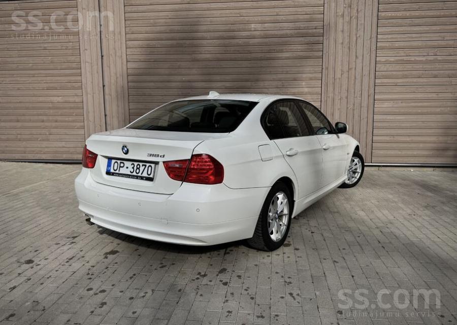 White BMW 318 2011 in Jelgava, with an engine capacity of 2.00 L and mileage of 376 thousand km for 4680 €, photo 7 on AUTOMOTO.COM.LV