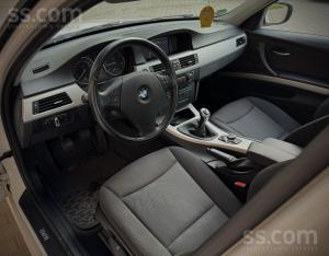 White BMW 318 2011 in Jelgava, with an engine capacity of 2.00 L and mileage of 376 thousand km for 4680 €, photo 8 on AUTOMOTO.COM.LV