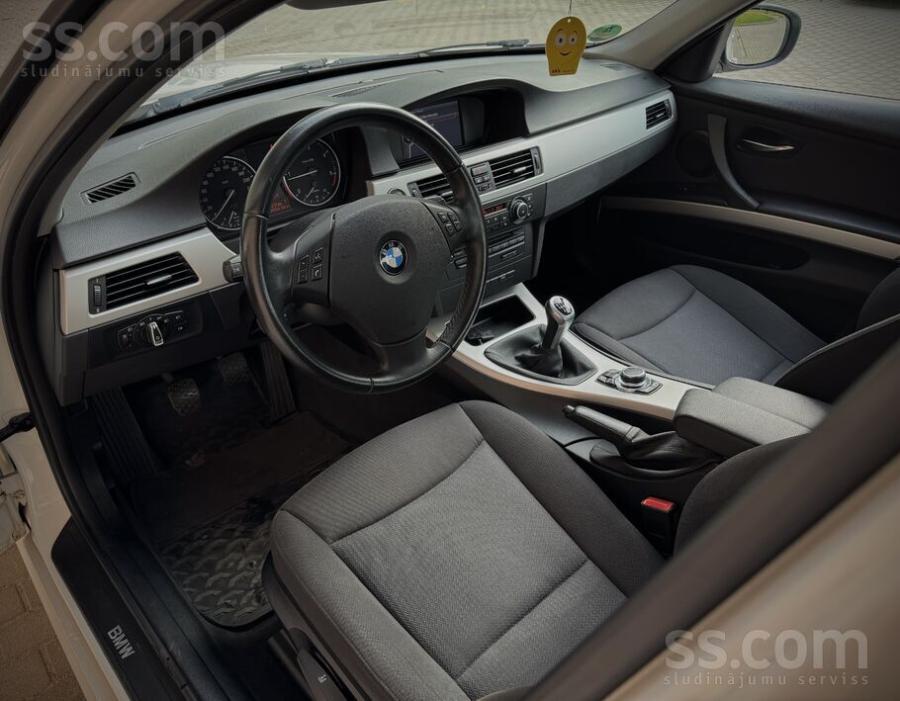 White BMW 318 2011 in Jelgava, with an engine capacity of 2.00 L and mileage of 376 thousand km for 4680 €, photo 8 on AUTOMOTO.COM.LV