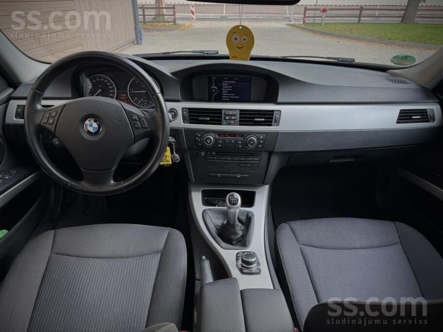 White BMW 318 2011 in Jelgava, with an engine capacity of 2.00 L and mileage of 376 thousand km for 4680 €, photo 9 on AUTOMOTO.COM.LV