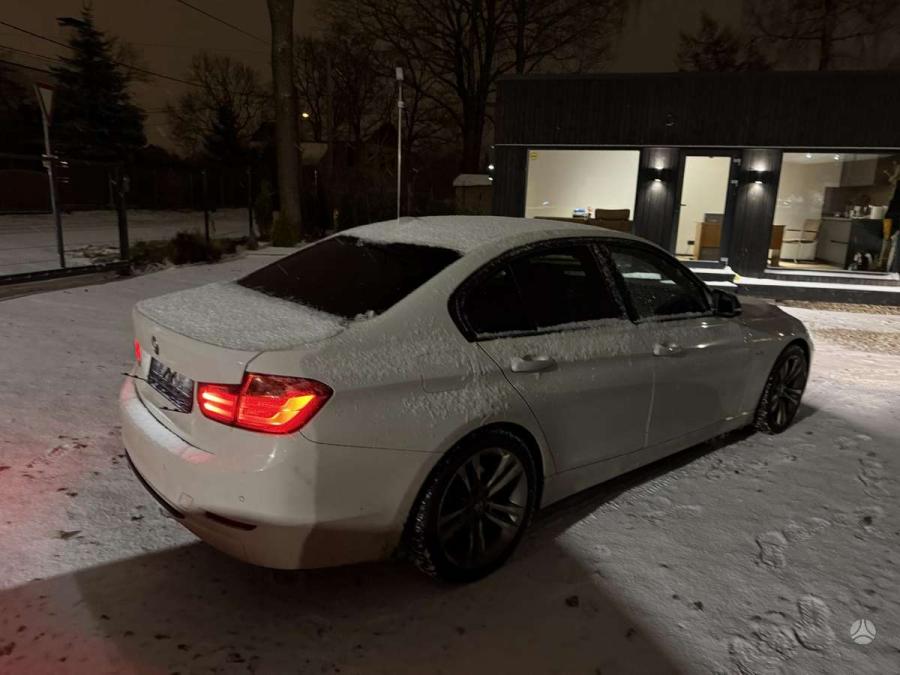 Balts BMW 318 2012 Rīga, ar dzinēja tilpumu 2.00 L un nobraukumu 299 tūkst. km par 7500 €, foto 5 vietnē AUTOMOTO.COM.LV