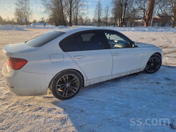 Balts BMW 318 2012 Rīga, ar dzinēja tilpumu 2.00 L un nobraukumu 274 tūkst. km par 7000 €, foto 3 vietnē AUTOMOTO.COM.LV
