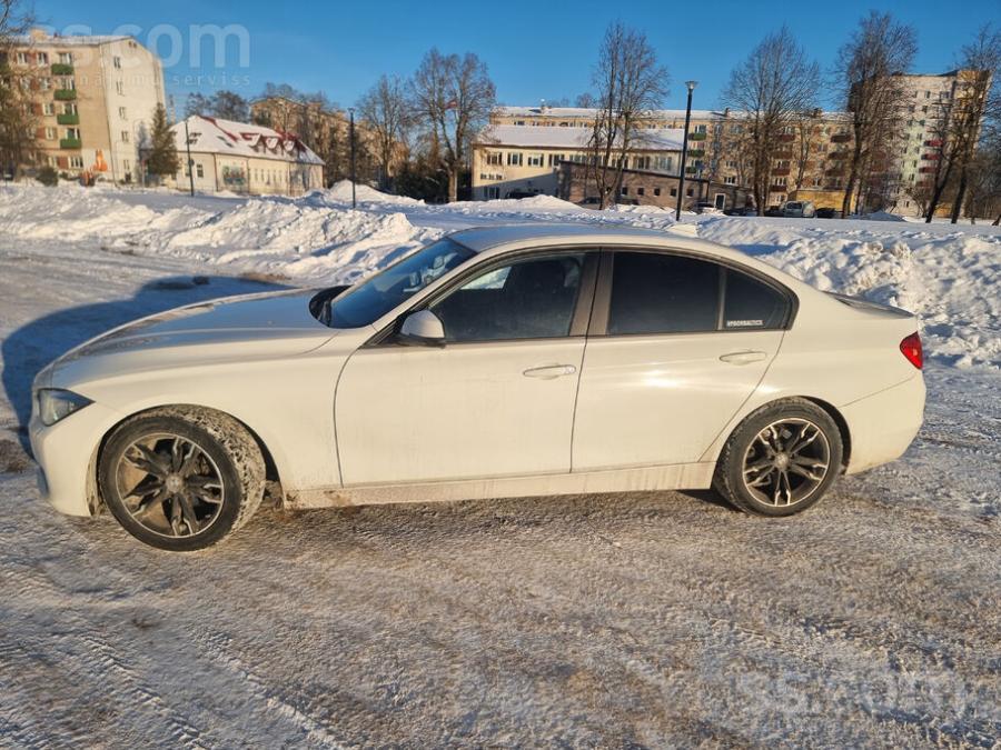 White BMW 318 2012 in Riga, with an engine capacity of 2.00 L and mileage of 274 thousand km for 7000 €, photo 5 on AUTOMOTO.COM.LV