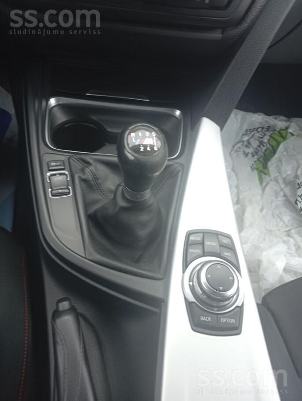 White BMW 318 2012 in Riga, with an engine capacity of 2.00 L and mileage of 265 thousand km for 7700 €, photo 10 on AUTOMOTO.COM.LV