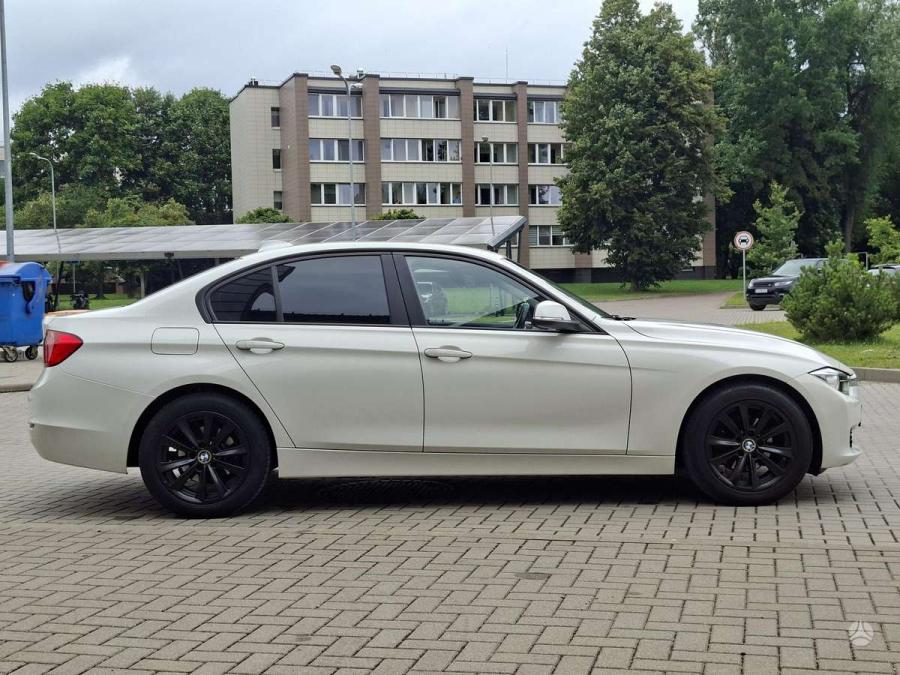 Белый БМВ 318 2012 в Шилуте, объемом двигателя 1.80 л и пробегом 200 тыс. км за 6800 €, фото 12 на AUTOMOTO.COM.LV