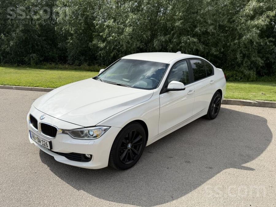 White BMW 318 2012 in Riga, with an engine capacity of 2.00 L and mileage of 200 thousand km for 7600 €, photo 4 on AUTOMOTO.COM.LV