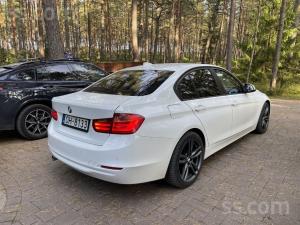 White BMW 318 2012 in Riga, with an engine capacity of 2.00 L and mileage of 223 thousand km for 9250 €, photo 3 on AUTOMOTO.COM.LV