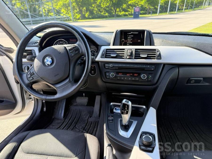 White BMW 318 2013 in Riga, with an engine capacity of 2.00 L and mileage of 230 thousand km for 8400 €, photo 10 on AUTOMOTO.COM.LV