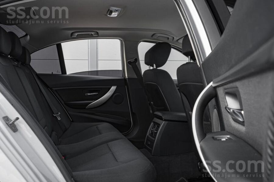 White BMW 318 2013 in Riga, with an engine capacity of 2.00 L and mileage of 231 thousand km for 9500 €, photo 12 on AUTOMOTO.COM.LV