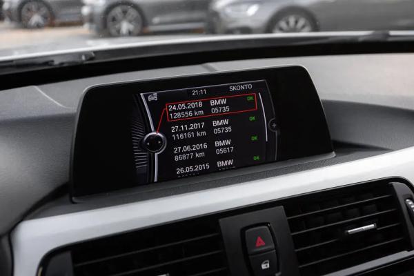 White BMW 318 2013 in Jelgava, with an engine capacity of 2.00 L and mileage of 282 thousand km for 9900 €, photo 30 on AUTOMOTO.COM.LV