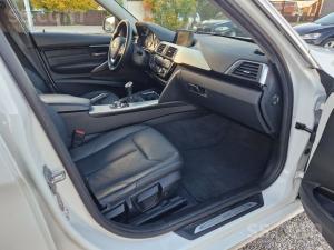 White BMW 318 2015 in Liepaja, with an engine capacity of 2.00 L and mileage of 348 thousand km for 7990 €, photo 13 on AUTOMOTO.COM.LV