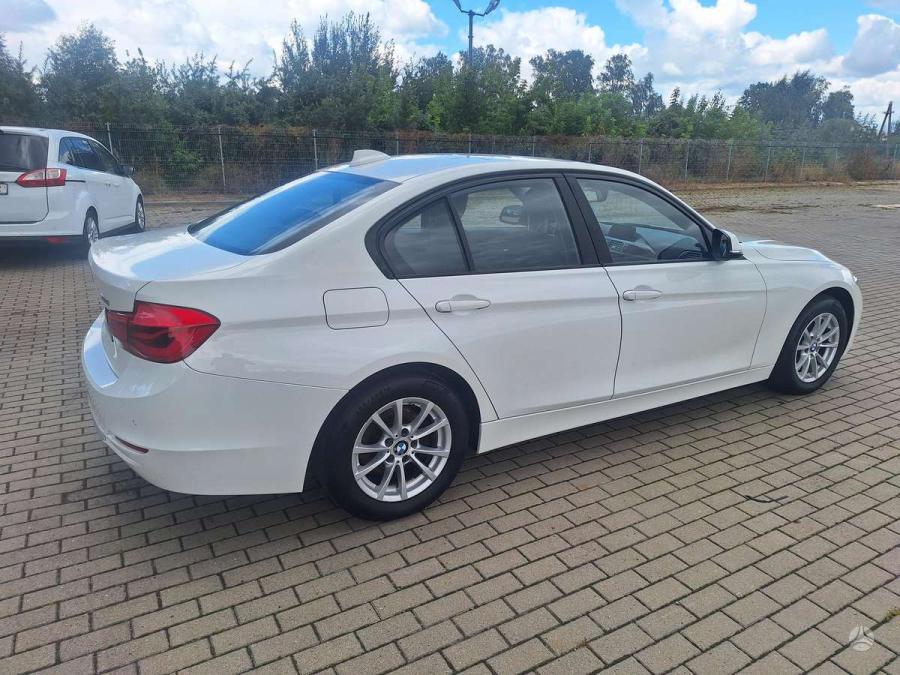 White BMW 318 2015 in Marijampole, with an engine capacity of 1.50 L and mileage of 280 thousand km for 9600 €, photo 7 on AUTOMOTO.COM.LV