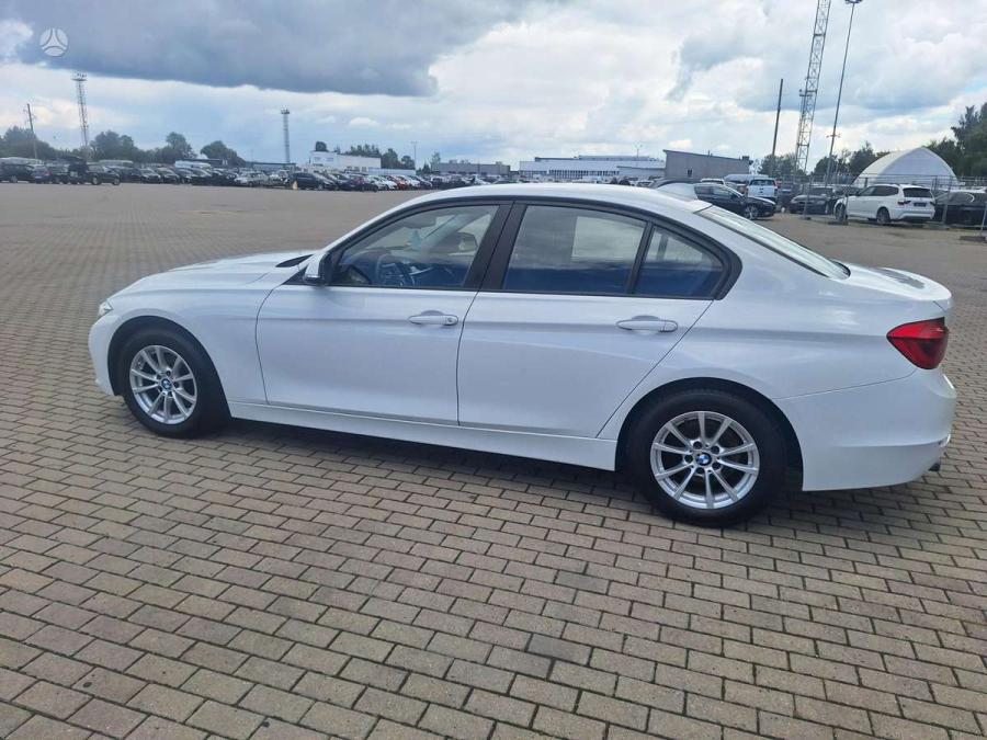 White BMW 318 2015 in Marijampole, with an engine capacity of 1.50 L and mileage of 280 thousand km for 9600 €, photo 11 on AUTOMOTO.COM.LV