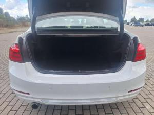 White BMW 318 2015 in Marijampole, with an engine capacity of 1.50 L and mileage of 280 thousand km for 9600 €, photo 12 on AUTOMOTO.COM.LV