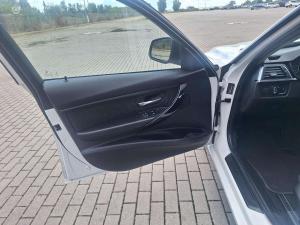 White BMW 318 2015 in Marijampole, with an engine capacity of 1.50 L and mileage of 280 thousand km for 9600 €, photo 15 on AUTOMOTO.COM.LV