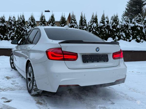 White BMW 318 2016 in Utena, with an engine capacity of 2.00 L and mileage of 270 thousand km for 12300 €, photo 6 on AUTOMOTO.COM.LV