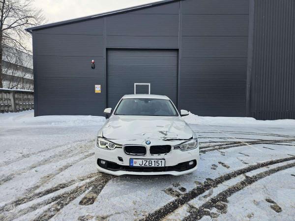 White BMW 318 2017 in Kaunas, with an engine capacity of 1.50 L and mileage of 128 thousand km for 6500 €, photo 2 on AUTOMOTO.COM.LV