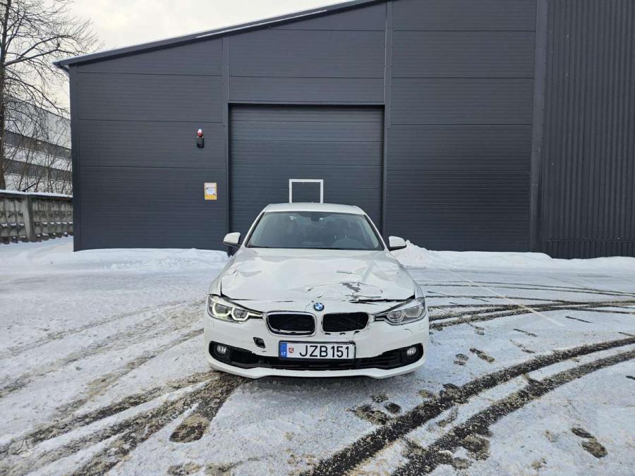 White BMW 318 2017 in Kaunas, with an engine capacity of 1.50 L and mileage of 128 thousand km for 6500 €, photo 2 on AUTOMOTO.COM.LV
