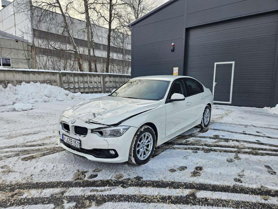 White BMW 318 2017 in Kaunas, with an engine capacity of 1.50 L and mileage of 128 thousand km for 6500 €, photo 3 on AUTOMOTO.COM.LV