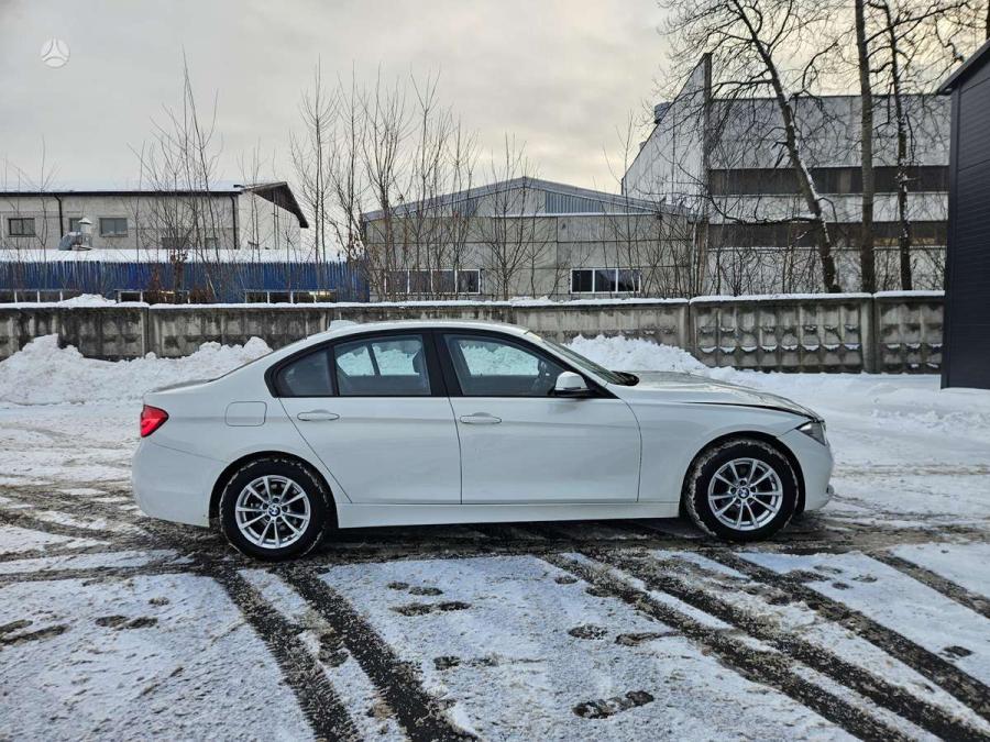 White BMW 318 2017 in Kaunas, with an engine capacity of 1.50 L and mileage of 128 thousand km for 6500 €, photo 5 on AUTOMOTO.COM.LV