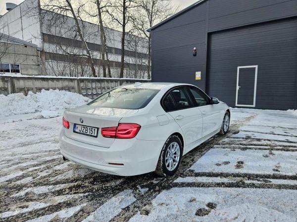 White BMW 318 2017 in Kaunas, with an engine capacity of 1.50 L and mileage of 128 thousand km for 6500 €, photo 8 on AUTOMOTO.COM.LV