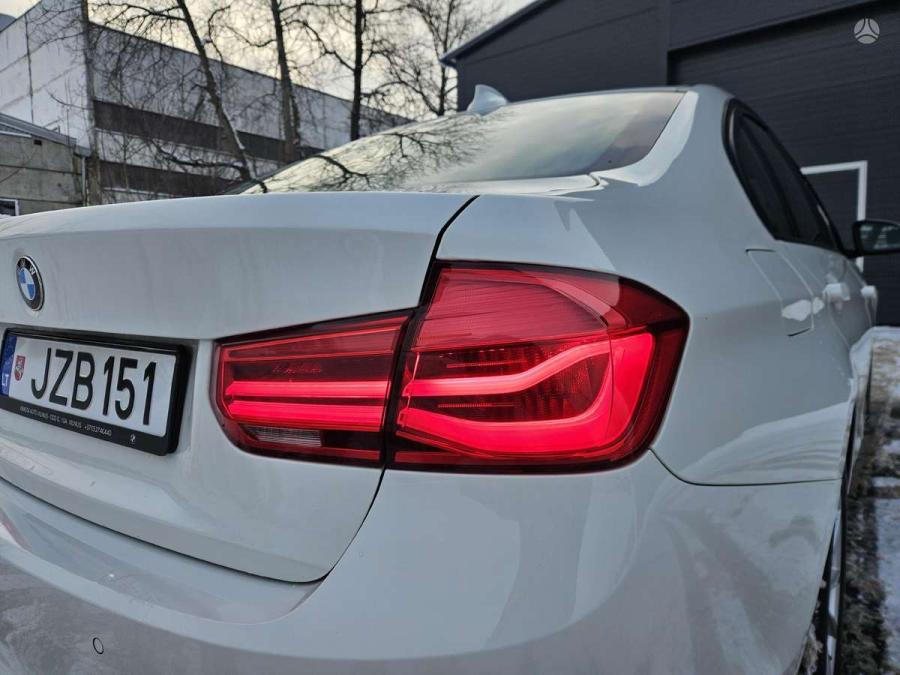 White BMW 318 2017 in Kaunas, with an engine capacity of 1.50 L and mileage of 128 thousand km for 6500 €, photo 12 on AUTOMOTO.COM.LV