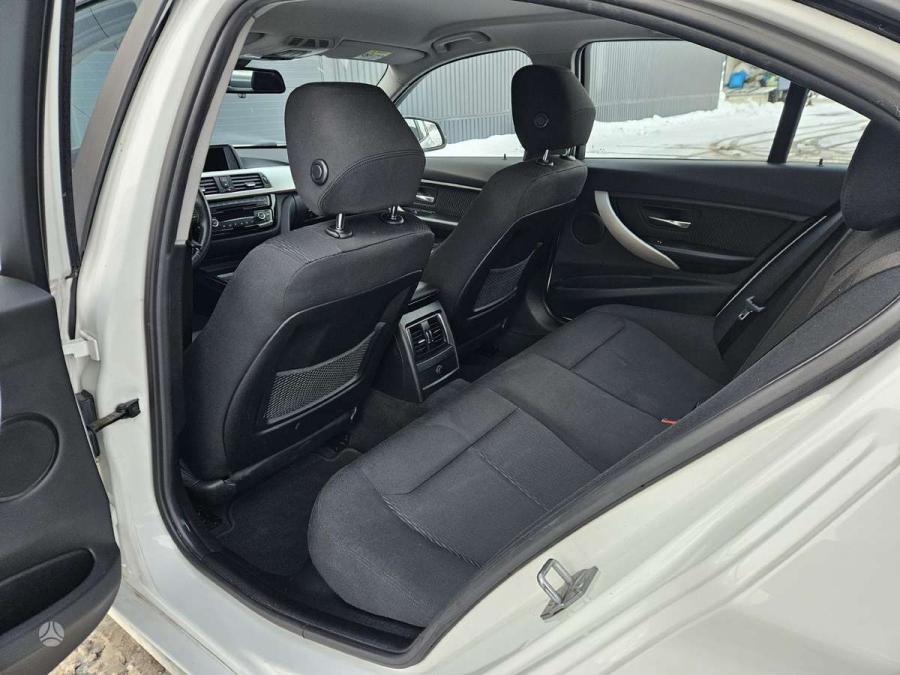 White BMW 318 2017 in Kaunas, with an engine capacity of 1.50 L and mileage of 128 thousand km for 6500 €, photo 18 on AUTOMOTO.COM.LV