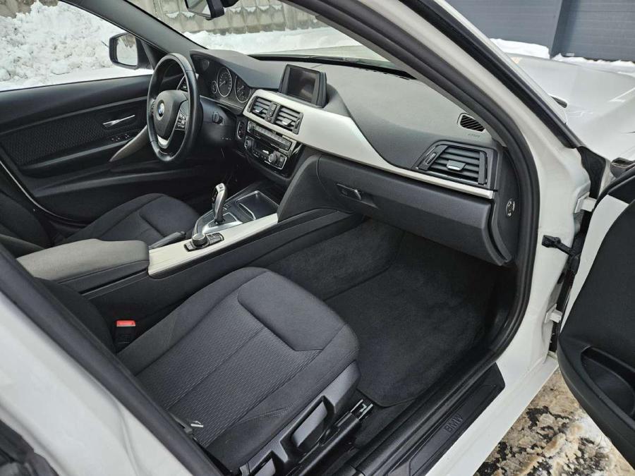 White BMW 318 2017 in Kaunas, with an engine capacity of 1.50 L and mileage of 128 thousand km for 6500 €, photo 21 on AUTOMOTO.COM.LV