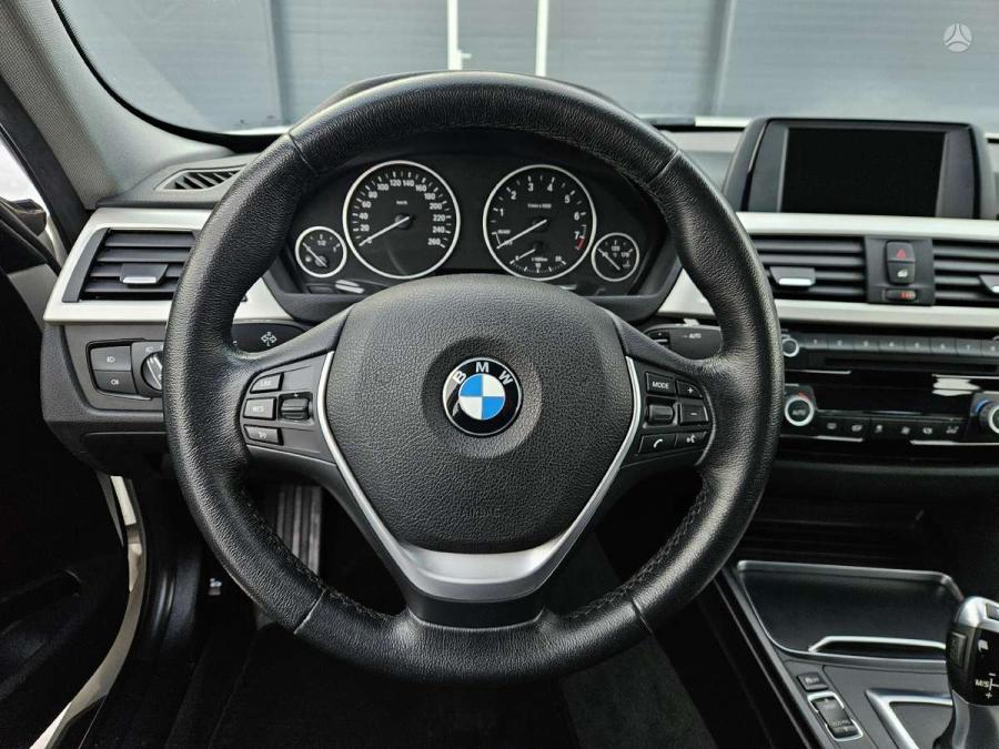 White BMW 318 2017 in Kaunas, with an engine capacity of 1.50 L and mileage of 128 thousand km for 6500 €, photo 24 on AUTOMOTO.COM.LV