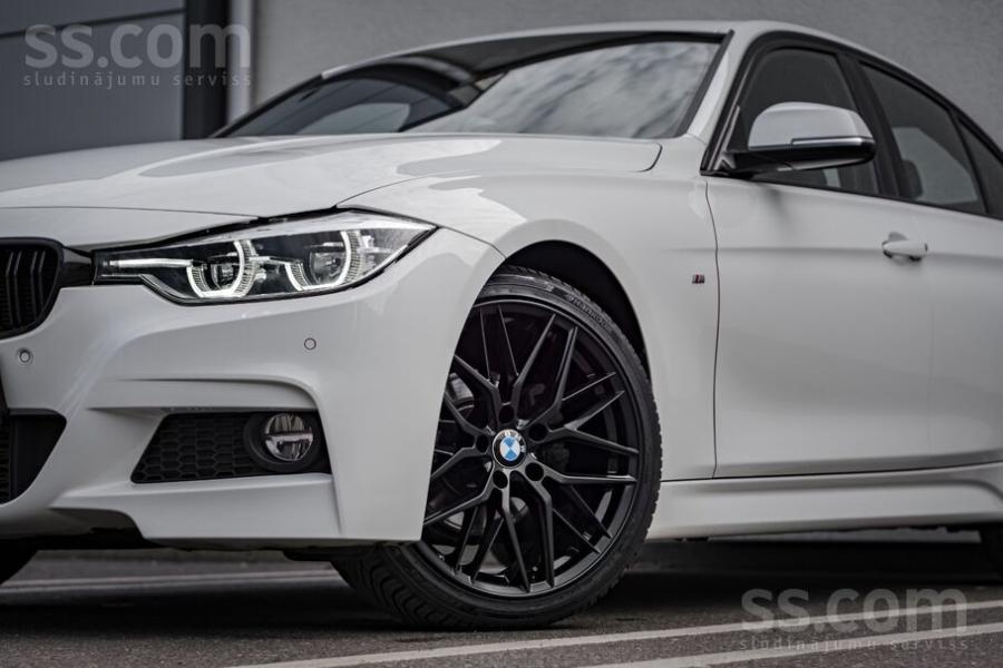 White BMW 318 2017 in Riga, with an engine capacity of 2.00 L and mileage of 166 thousand km for 17500 €, photo 9 on AUTOMOTO.COM.LV