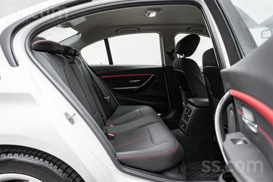 White BMW 318 2017 in Riga, with an engine capacity of 1.50 L and mileage of 151 thousand km for 13750 €, photo 13 on AUTOMOTO.COM.LV