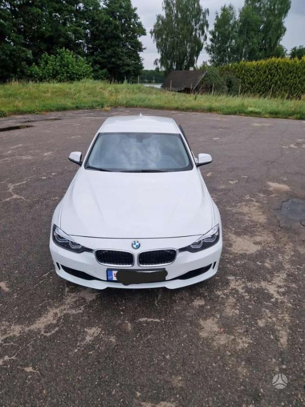 White BMW 318 2017 in Trakai, with an engine capacity of 1.50 L and mileage of 128 thousand km for 12500 €, photo 2 on AUTOMOTO.COM.LV