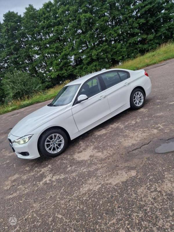 White BMW 318 2017 in Trakai, with an engine capacity of 1.50 L and mileage of 128 thousand km for 12500 €, photo 7 on AUTOMOTO.COM.LV