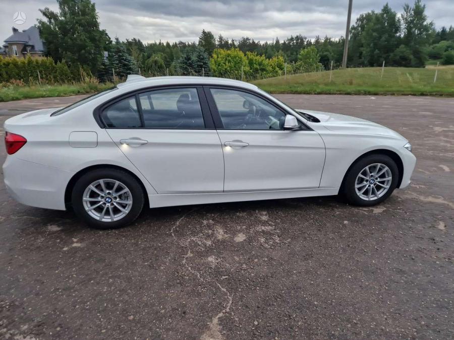Balts BMW 318 2017 Trakai, ar dzinēja tilpumu 1.50 L un nobraukumu 128 tūkst. km par 12500 €, foto 12 vietnē AUTOMOTO.COM.LV