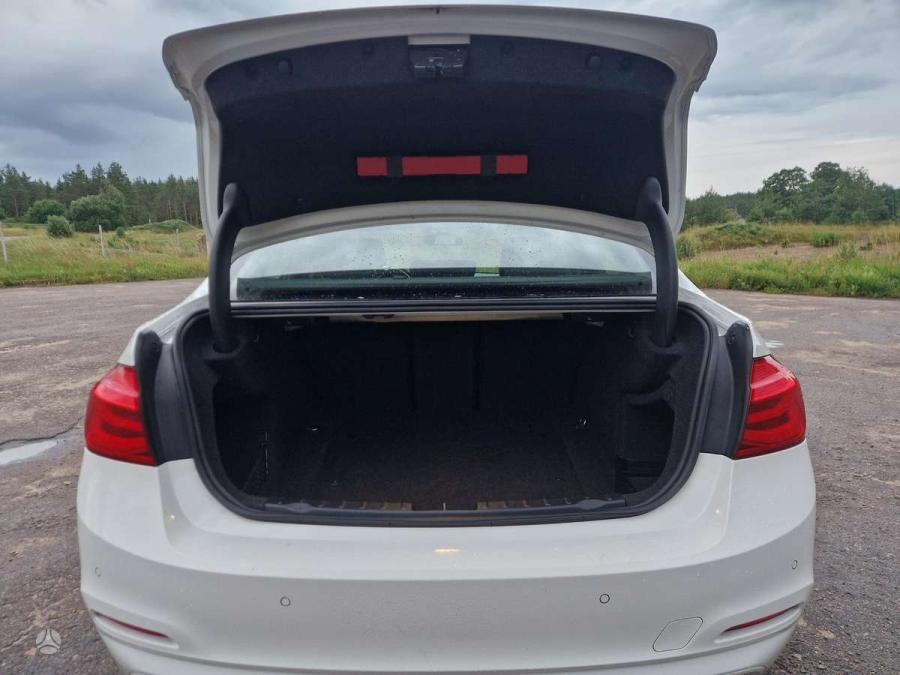 Balts BMW 318 2017 Trakai, ar dzinēja tilpumu 1.50 L un nobraukumu 128 tūkst. km par 12500 €, foto 15 vietnē AUTOMOTO.COM.LV